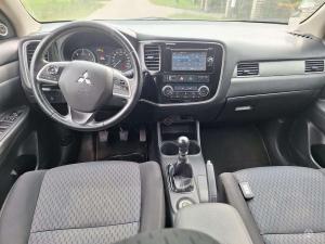 White Mitsubishi Outlander 2012 in Taurage, with an engine capacity of 2.27 L and mileage of 238 thousand km for 4800 €, photo 9 on AUTOMOTO.COM.LV
