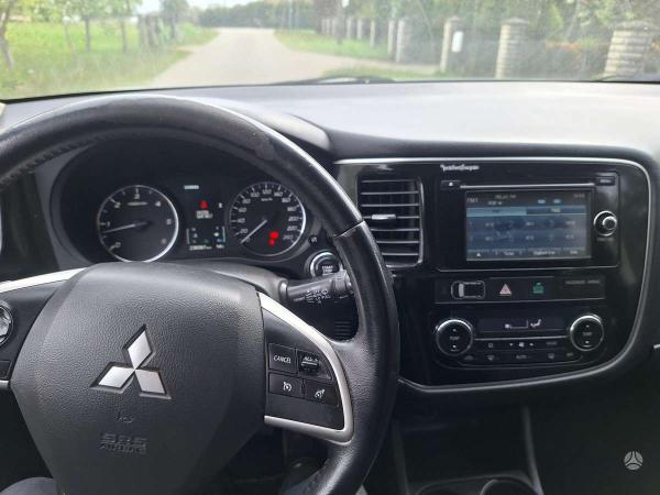 Balts Mitsubishi Outlander 2012 Tauragė, ar dzinēja tilpumu 2.27 L un nobraukumu 238 tūkst. km par 4800 €, foto 10 vietnē AUTOMOTO.COM.LV