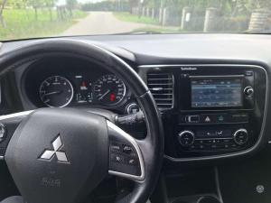 White Mitsubishi Outlander 2012 in Taurage, with an engine capacity of 2.27 L and mileage of 238 thousand km for 4800 €, photo 10 on AUTOMOTO.COM.LV