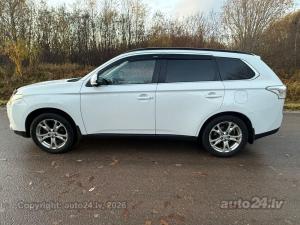 Balts Mitsubishi Outlander 2013 Tallina, ar dzinēja tilpumu 2.30 L un nobraukumu 259 tūkst. km par 7990 €, foto 2 vietnē AUTOMOTO.COM.LV