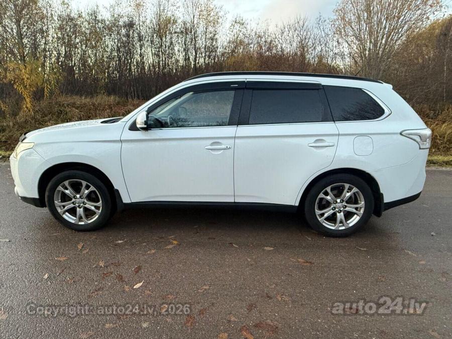 Balts Mitsubishi Outlander 2013 Tallina, ar dzinēja tilpumu 2.30 L un nobraukumu 259 tūkst. km par 7990 €, foto 2 vietnē AUTOMOTO.COM.LV