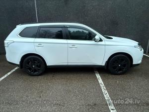 Balts Mitsubishi Outlander 2013 Tallina, ar dzinēja tilpumu 2.30 L un nobraukumu 259 tūkst. km par 7990 €, foto 7 vietnē AUTOMOTO.COM.LV