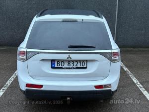 Balts Mitsubishi Outlander 2013 Tallina, ar dzinēja tilpumu 2.30 L un nobraukumu 259 tūkst. km par 7990 €, foto 8 vietnē AUTOMOTO.COM.LV