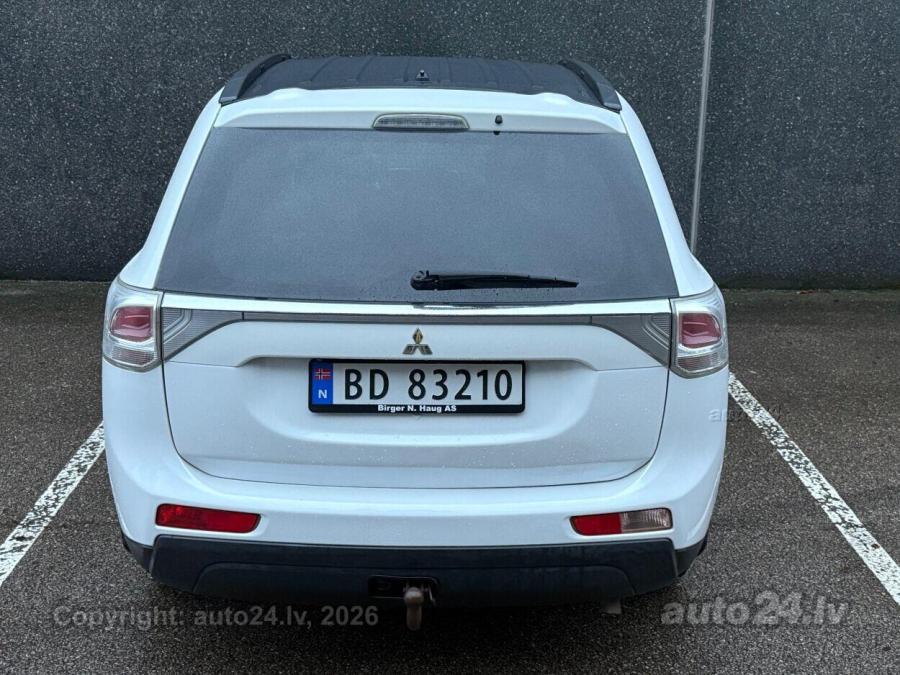 Balts Mitsubishi Outlander 2013 Tallina, ar dzinēja tilpumu 2.30 L un nobraukumu 259 tūkst. km par 7990 €, foto 8 vietnē AUTOMOTO.COM.LV