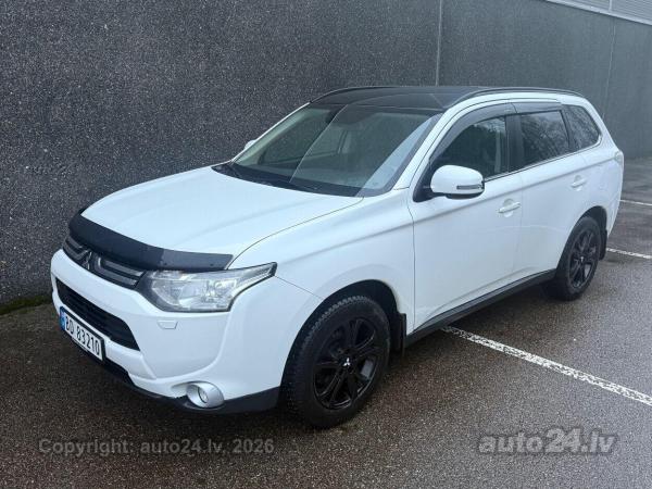 White Mitsubishi Outlander 2013 in Tallinn, with an engine capacity of 2.30 L and mileage of 259 thousand km for 7990 €, photo 9 on AUTOMOTO.COM.LV