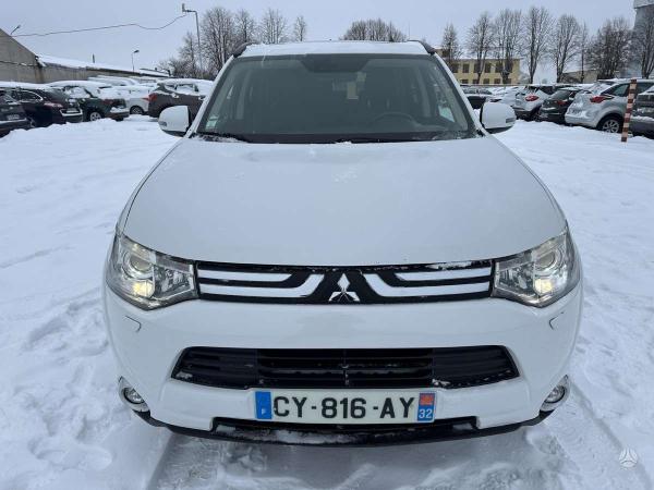 Balts Mitsubishi Outlander 2013 Tauragė, ar dzinēja tilpumu 0.00 L un nobraukumu 207 tūkst. km par 7900 €, foto 2 vietnē AUTOMOTO.COM.LV