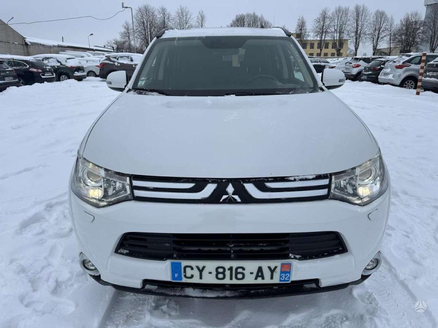 Balts Mitsubishi Outlander 2013 Tauragė, ar dzinēja tilpumu 0.00 L un nobraukumu 207 tūkst. km par 7900 €, foto 2 vietnē AUTOMOTO.COM.LV