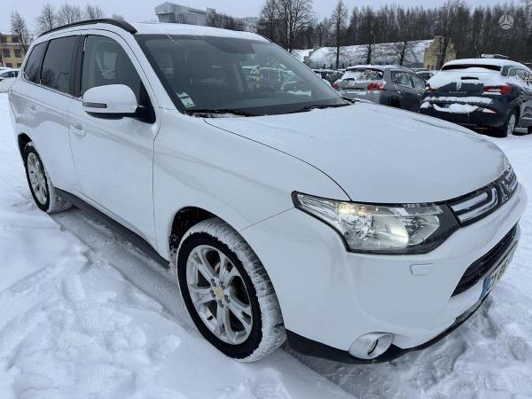 Balts Mitsubishi Outlander 2013 Tauragė, ar dzinēja tilpumu 0.00 L un nobraukumu 207 tūkst. km par 7900 €, foto 3 vietnē AUTOMOTO.COM.LV