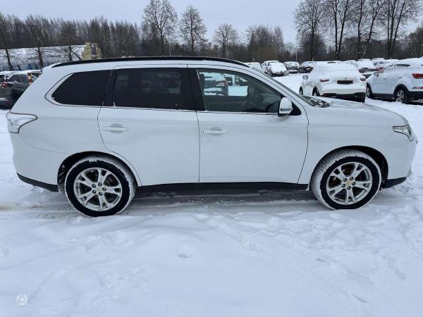 Balts Mitsubishi Outlander 2013 Tauragė, ar dzinēja tilpumu 0.00 L un nobraukumu 207 tūkst. km par 7900 €, foto 4 vietnē AUTOMOTO.COM.LV