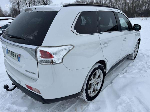 Balts Mitsubishi Outlander 2013 Tauragė, ar dzinēja tilpumu 0.00 L un nobraukumu 207 tūkst. km par 7900 €, foto 5 vietnē AUTOMOTO.COM.LV
