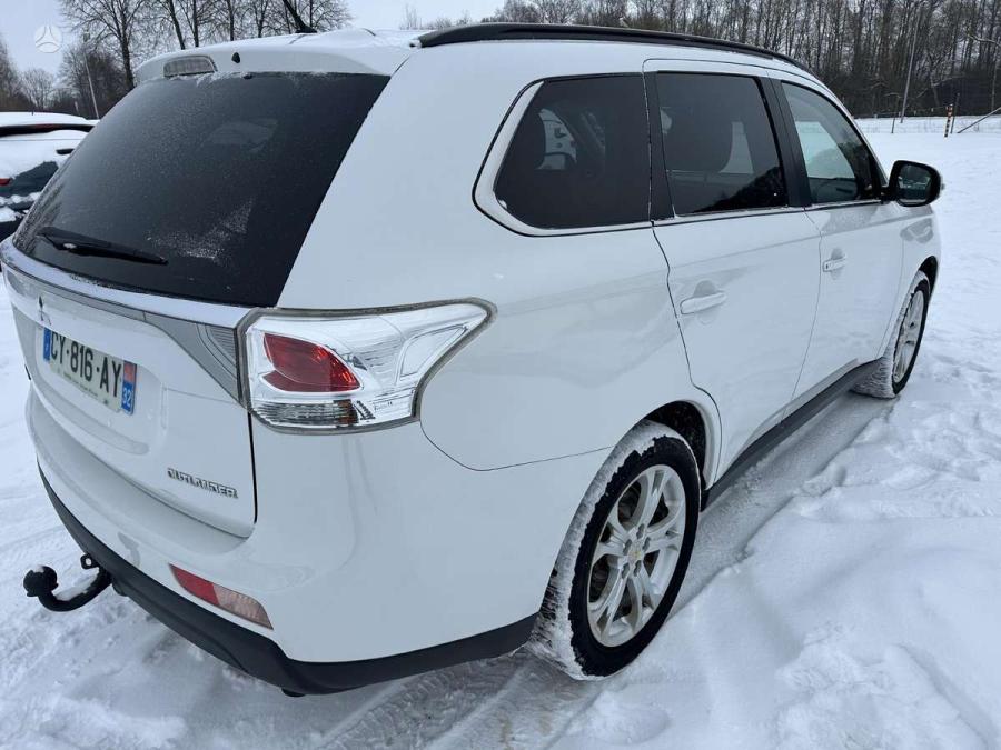 Balts Mitsubishi Outlander 2013 Tauragė, ar dzinēja tilpumu 0.00 L un nobraukumu 207 tūkst. km par 7900 €, foto 5 vietnē AUTOMOTO.COM.LV
