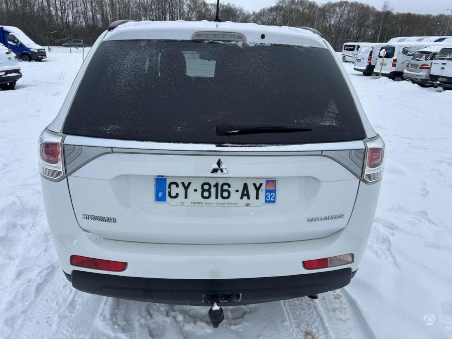 Balts Mitsubishi Outlander 2013 Tauragė, ar dzinēja tilpumu 0.00 L un nobraukumu 207 tūkst. km par 7900 €, foto 6 vietnē AUTOMOTO.COM.LV