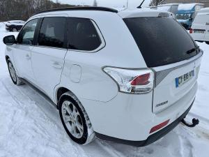 Balts Mitsubishi Outlander 2013 Tauragė, ar dzinēja tilpumu 0.00 L un nobraukumu 207 tūkst. km par 7900 €, foto 7 vietnē AUTOMOTO.COM.LV