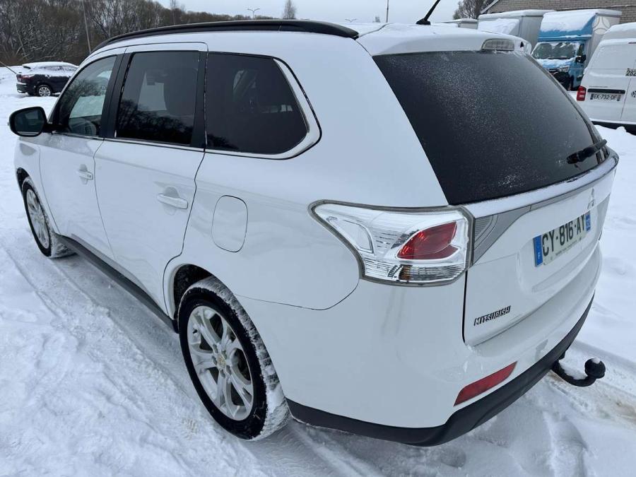 Balts Mitsubishi Outlander 2013 Tauragė, ar dzinēja tilpumu 0.00 L un nobraukumu 207 tūkst. km par 7900 €, foto 7 vietnē AUTOMOTO.COM.LV