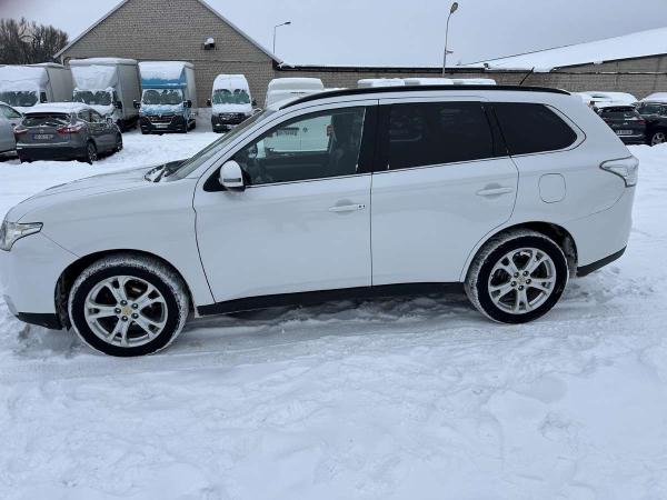 Balts Mitsubishi Outlander 2013 Tauragė, ar dzinēja tilpumu 0.00 L un nobraukumu 207 tūkst. km par 7900 €, foto 8 vietnē AUTOMOTO.COM.LV