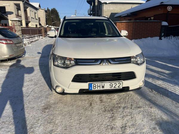Balts Mitsubishi Outlander 2013 Kauņa, ar dzinēja tilpumu 0.00 L un nobraukumu 251 tūkst. km par 6900 €, foto 2 vietnē AUTOMOTO.COM.LV