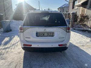 White Mitsubishi Outlander 2013 in Kaunas, with an engine capacity of 0.00 L and mileage of 251 thousand km for 6900 €, photo 6 on AUTOMOTO.COM.LV