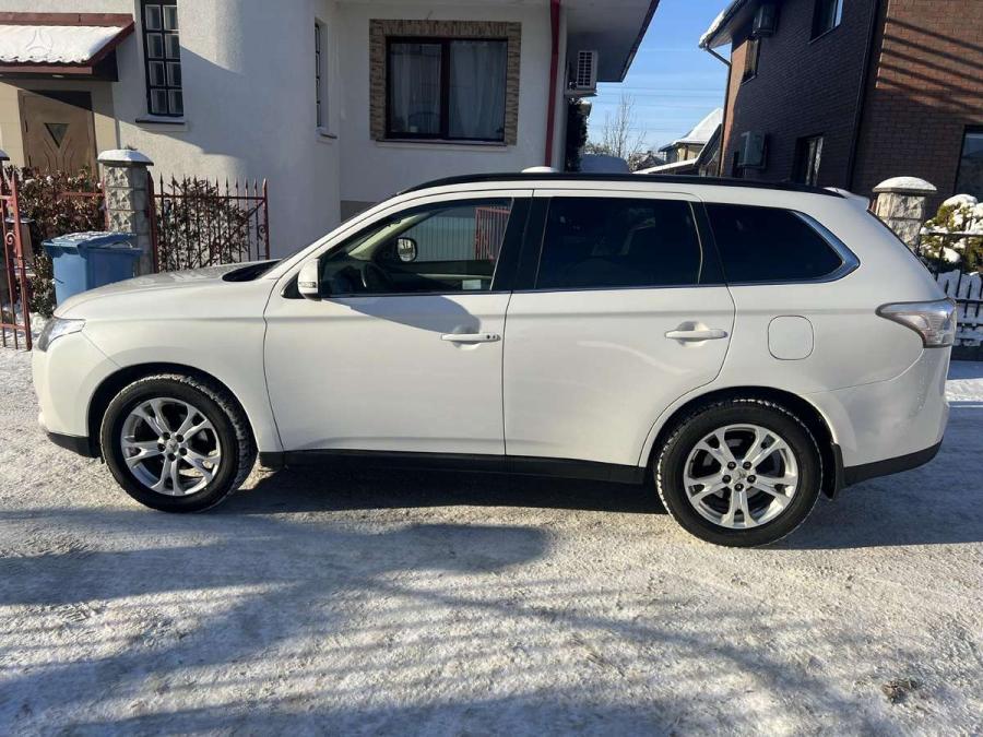 White Mitsubishi Outlander 2013 in Kaunas, with an engine capacity of 0.00 L and mileage of 251 thousand km for 6900 €, photo 8 on AUTOMOTO.COM.LV