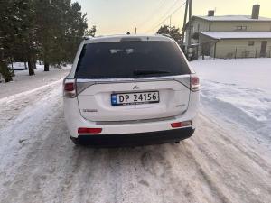 White Mitsubishi Outlander 2013 in Kaunas, with an engine capacity of 2.27 L and mileage of 174 thousand km for 5300 €, photo 3 on AUTOMOTO.COM.LV