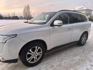 White Mitsubishi Outlander 2013 in Kaunas, with an engine capacity of 2.27 L and mileage of 174 thousand km for 5300 €, photo 4 on AUTOMOTO.COM.LV