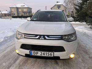 White Mitsubishi Outlander 2013 in Kaunas, with an engine capacity of 2.27 L and mileage of 174 thousand km for 5300 €, photo 5 on AUTOMOTO.COM.LV