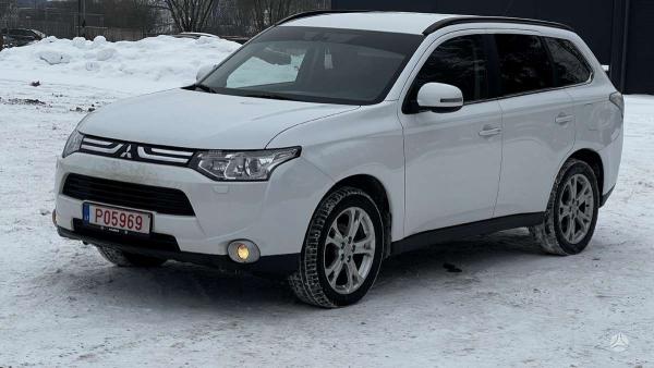 White Mitsubishi Outlander 2013 in Siauliai, with an engine capacity of 2.30 L and mileage of 263 thousand km for 5500 €, photo 1 on AUTOMOTO.COM.LV