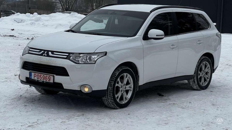White Mitsubishi Outlander 2013 in Siauliai, with an engine capacity of 2.30 L and mileage of 263 thousand km for 5500 €, photo 1 on AUTOMOTO.COM.LV
