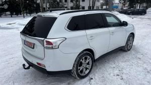 White Mitsubishi Outlander 2013 in Siauliai, with an engine capacity of 2.30 L and mileage of 263 thousand km for 5500 €, photo 10 on AUTOMOTO.COM.LV