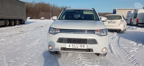 Balts Mitsubishi Outlander 2013 Kauņa, ar dzinēja tilpumu 2.00 L un nobraukumu 243 tūkst. km par 7650 €, foto 2 vietnē AUTOMOTO.COM.LV