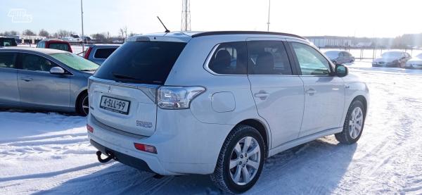 Balts Mitsubishi Outlander 2013 Kauņa, ar dzinēja tilpumu 2.00 L un nobraukumu 243 tūkst. km par 7650 €, foto 5 vietnē AUTOMOTO.COM.LV