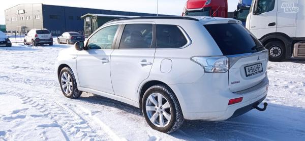 Balts Mitsubishi Outlander 2013 Kauņa, ar dzinēja tilpumu 2.00 L un nobraukumu 243 tūkst. km par 7650 €, foto 7 vietnē AUTOMOTO.COM.LV