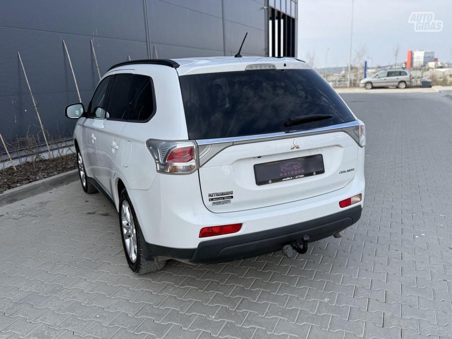 Balts Mitsubishi Outlander 2013 Viļņa, ar dzinēja tilpumu 2.00 L un nobraukumu 230 tūkst. km par 8999 €, foto 7 vietnē AUTOMOTO.COM.LV