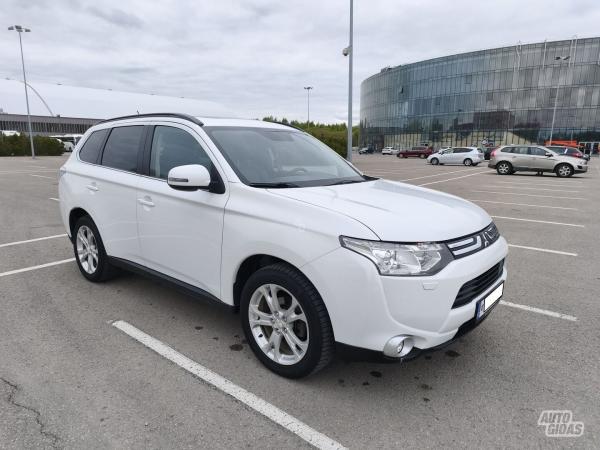 White Mitsubishi Outlander 2013 in Siauliai, with an engine capacity of 2.20 L and mileage of 212 thousand km for 7500 €, photo 1 on AUTOMOTO.COM.LV