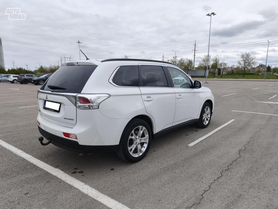 Balts Mitsubishi Outlander 2013 Šauļi, ar dzinēja tilpumu 2.20 L un nobraukumu 212 tūkst. km par 7500 €, foto 4 vietnē AUTOMOTO.COM.LV