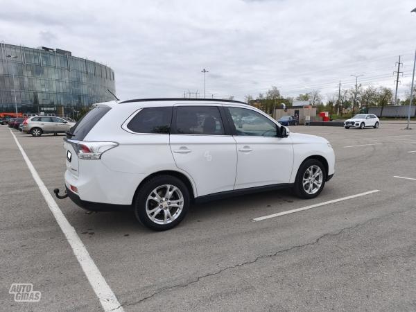 White Mitsubishi Outlander 2013 in Siauliai, with an engine capacity of 2.20 L and mileage of 212 thousand km for 7500 €, photo 4 on AUTOMOTO.COM.LV
