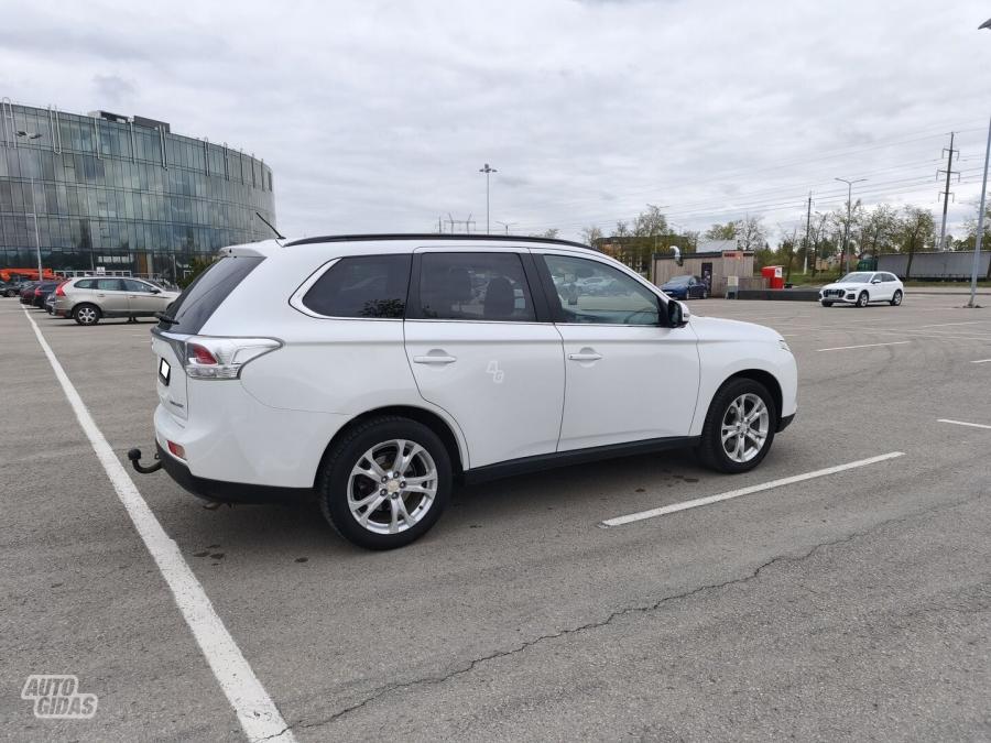 Balts Mitsubishi Outlander 2013 Šauļi, ar dzinēja tilpumu 2.20 L un nobraukumu 212 tūkst. km par 7500 €, foto 5 vietnē AUTOMOTO.COM.LV