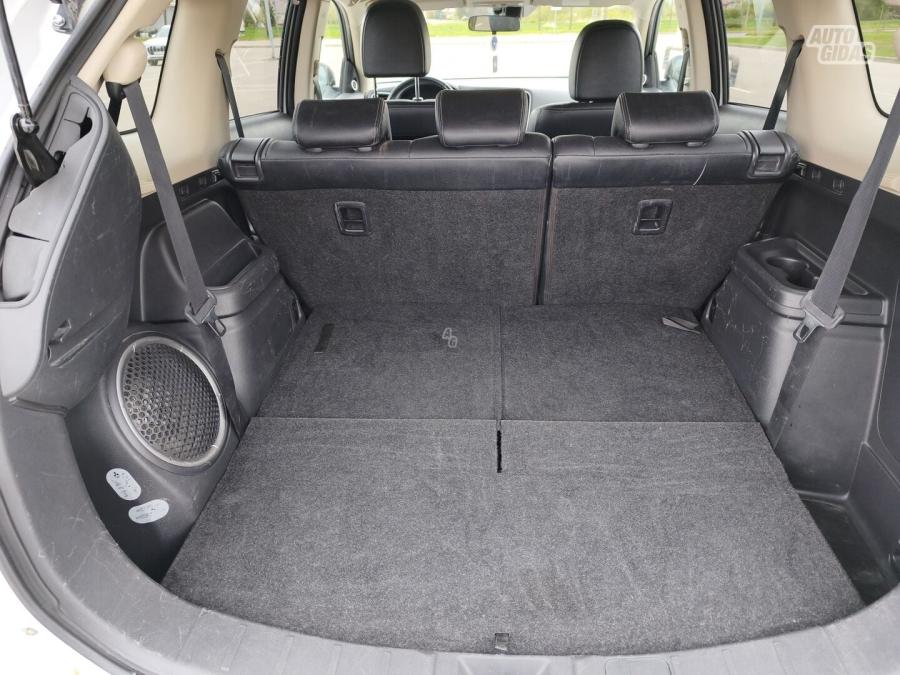 Balts Mitsubishi Outlander 2013 Šauļi, ar dzinēja tilpumu 2.20 L un nobraukumu 212 tūkst. km par 7500 €, foto 10 vietnē AUTOMOTO.COM.LV