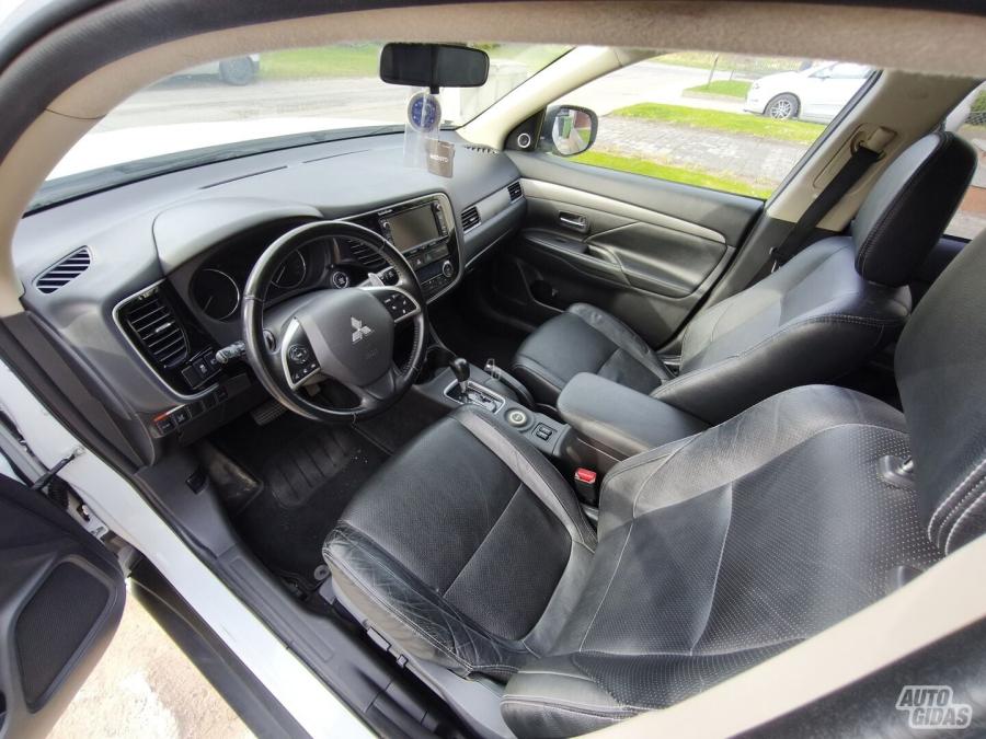 Balts Mitsubishi Outlander 2013 Šauļi, ar dzinēja tilpumu 2.20 L un nobraukumu 212 tūkst. km par 7500 €, foto 16 vietnē AUTOMOTO.COM.LV