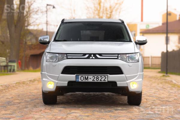 Balts Mitsubishi Outlander 2013 Jelgava, ar dzinēja tilpumu 2.30 L un nobraukumu 230 tūkst. km par 7800 €, foto 1 vietnē AUTOMOTO.COM.LV