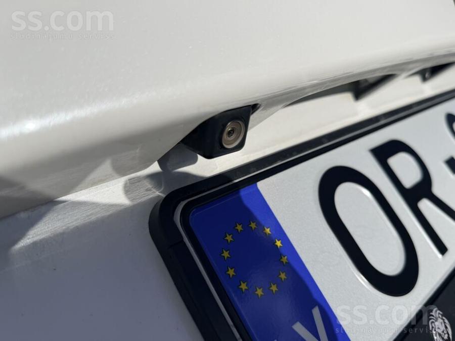 White Mitsubishi Outlander 2013 in Riga, with an engine capacity of 2.00 L and mileage of 257 thousand km for 8995 €, photo 10 on AUTOMOTO.COM.LV