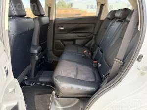 White Mitsubishi Outlander 2013 in Riga, with an engine capacity of 2.00 L and mileage of 257 thousand km for 8995 €, photo 11 on AUTOMOTO.COM.LV