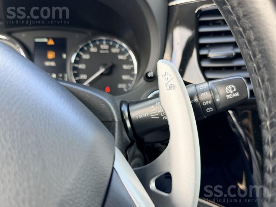 White Mitsubishi Outlander 2013 in Riga, with an engine capacity of 2.00 L and mileage of 257 thousand km for 8995 €, photo 19 on AUTOMOTO.COM.LV