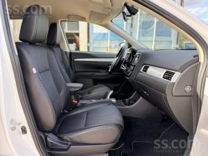 White Mitsubishi Outlander 2013 in Riga, with an engine capacity of 2.00 L and mileage of 257 thousand km for 8995 €, photo 21 on AUTOMOTO.COM.LV