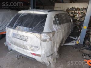 White Mitsubishi Outlander 2013 in Riga, with an engine capacity of 2.00 L and mileage of 279 thousand km for 8500 €, photo 20 on AUTOMOTO.COM.LV