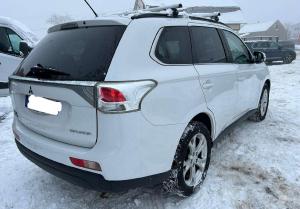 White Mitsubishi Outlander 2014 in Taurage, with an engine capacity of 2.30 L and mileage of 167 thousand km for 6900 €, photo 2 on AUTOMOTO.COM.LV