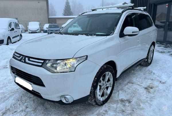 Balts Mitsubishi Outlander 2014 Tauragė, ar dzinēja tilpumu 2.30 L un nobraukumu 167 tūkst. km par 6900 €, foto 3 vietnē AUTOMOTO.COM.LV