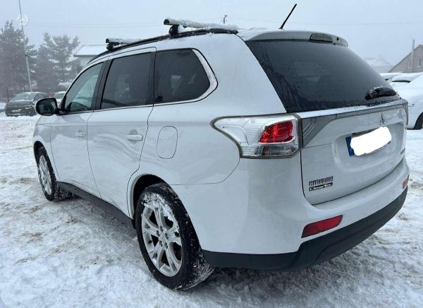 Balts Mitsubishi Outlander 2014 Tauragė, ar dzinēja tilpumu 2.30 L un nobraukumu 167 tūkst. km par 6900 €, foto 5 vietnē AUTOMOTO.COM.LV