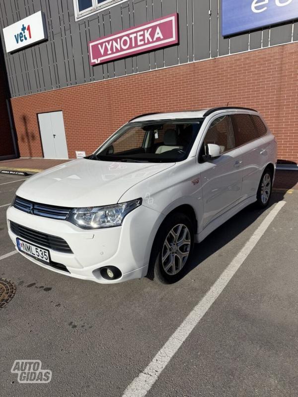 Balts Mitsubishi Outlander 2014 Klaipėda, ar dzinēja tilpumu 2.00 L un nobraukumu 238 tūkst. km par 9600 €, foto 1 vietnē AUTOMOTO.COM.LV