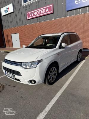 Balts Mitsubishi Outlander 2014 Klaipėda, ar dzinēja tilpumu 2.00 L un nobraukumu 238 tūkst. km par 9600 €, foto  vietnē AUTOMOTO.COM.LV