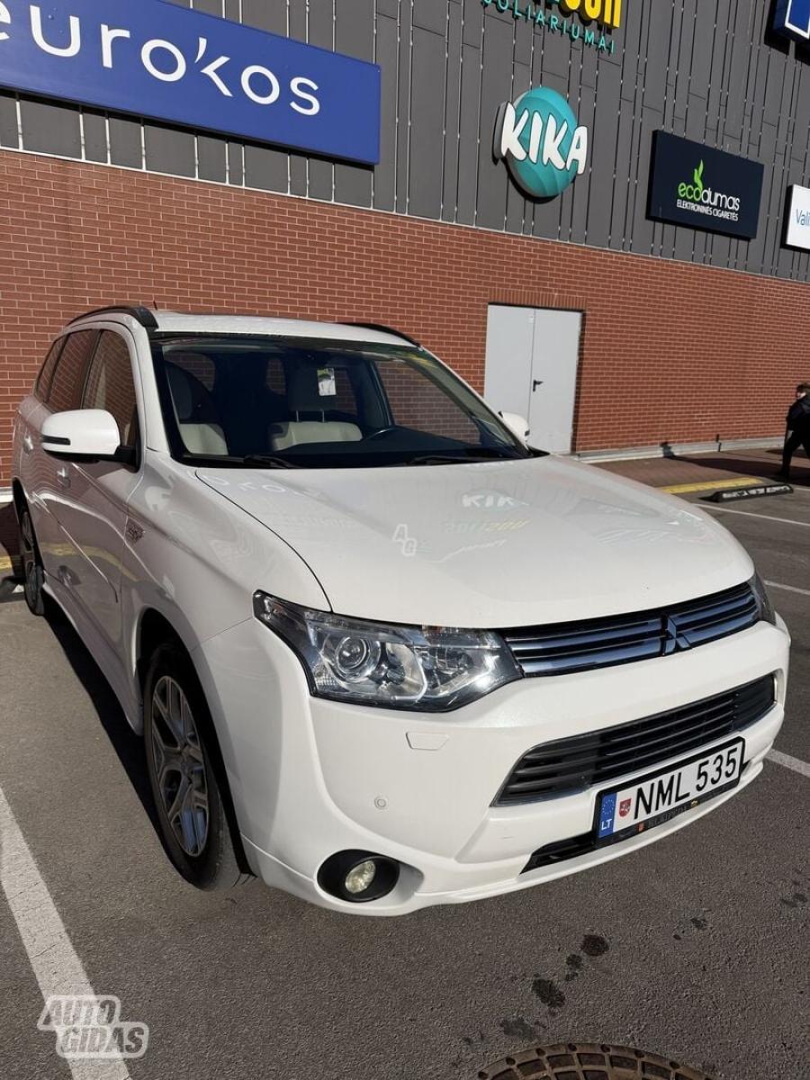 Balts Mitsubishi Outlander 2014 Klaipėda, ar dzinēja tilpumu 2.00 L un nobraukumu 238 tūkst. km par 9600 €, foto 3 vietnē AUTOMOTO.COM.LV